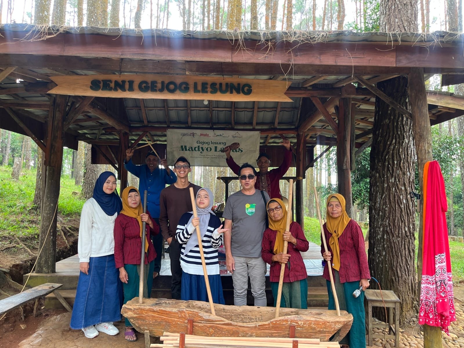Mengenal Tradisi Gejog Lesung di Hutan Pinus Mangunan, Harmoni Alam ...