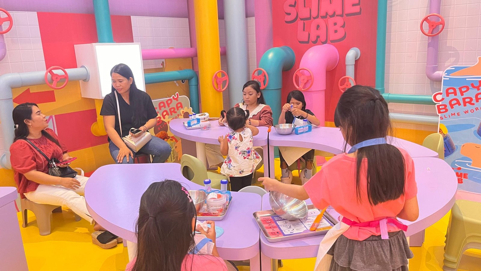 Slime Lab di Bigmall Samarinda Hadirkan Ruang Edukatif Anak, Latih ...